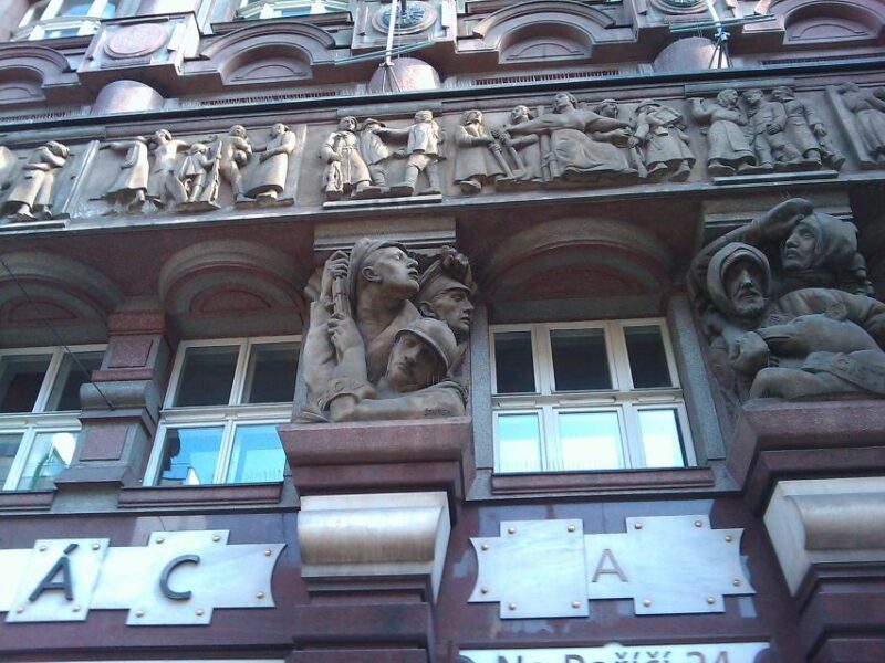 Prague: Tailored Sightseeing Tour in French - FAQs