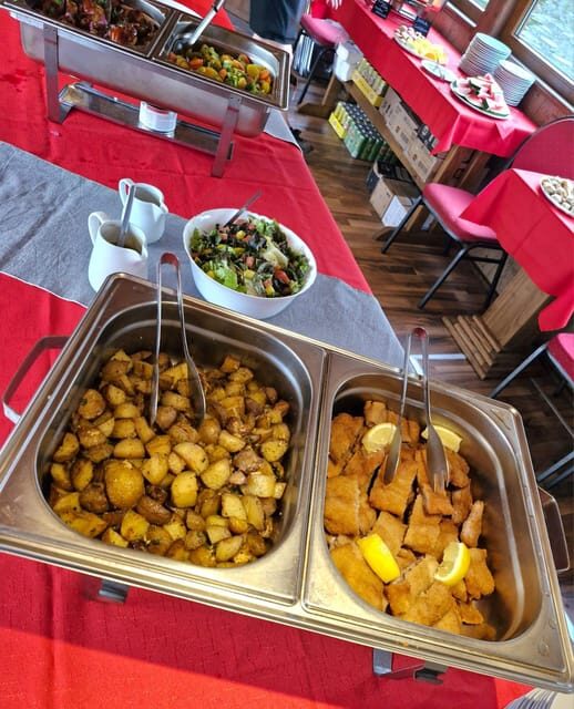 Prague: Valentine's Day Cruise with Dinner and Prosecco - The Experience and Atmosphere
