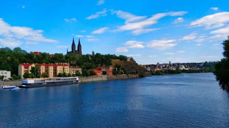 Prague: Vyserad Medieval Castle and Pragues TV Tower - FAQ