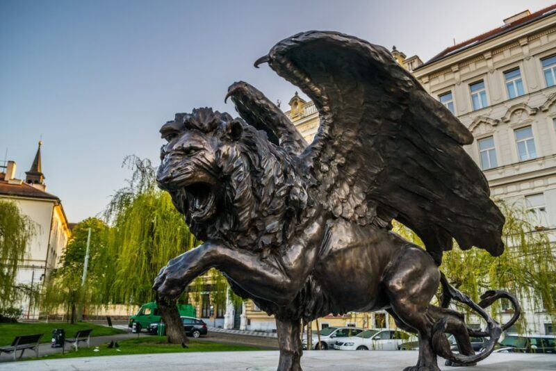 Prague's Old Town Private Guided Tour with Boat Cruise - Key Points