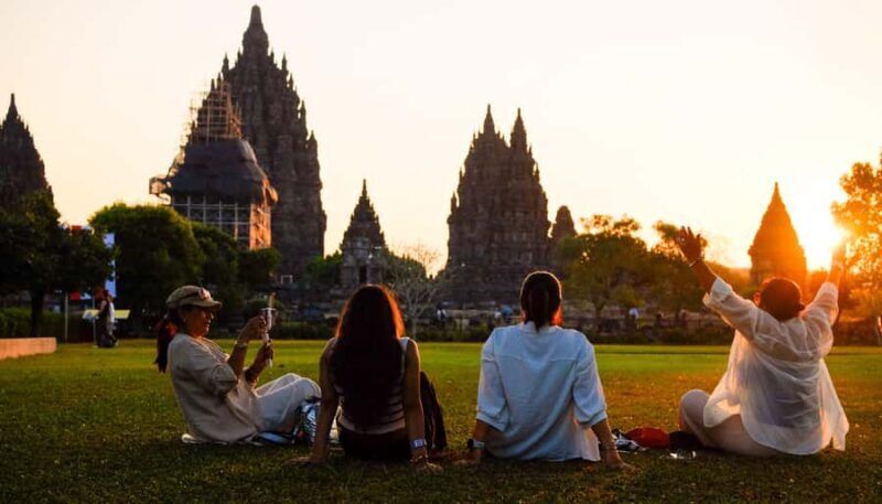 Prambanan Sunset and Malioboro Night Walking Guided Tour - The Itinerary in Detail