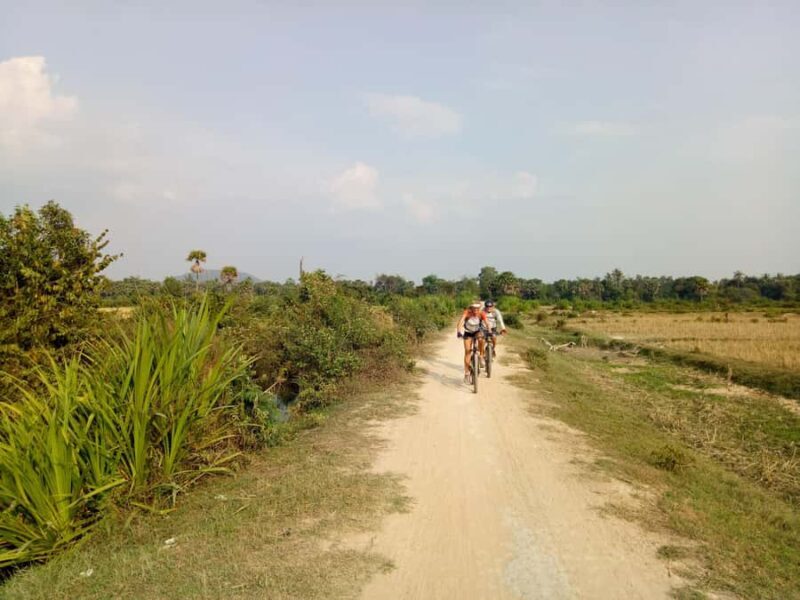 Preah Dak Village Cycling Tour with Snacks - Key Points