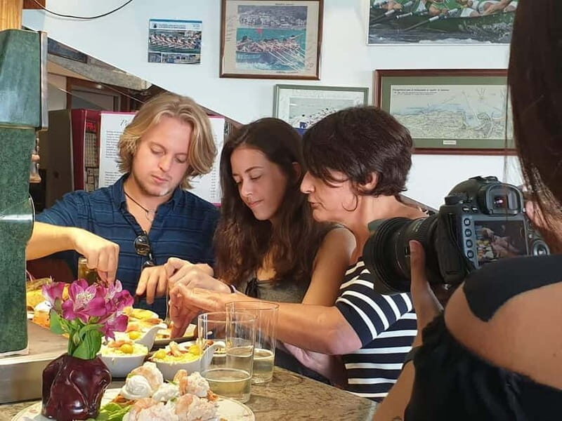 Premium Evening Pintxos Tour in San Sebastians Old Town - The Experience of the Guides