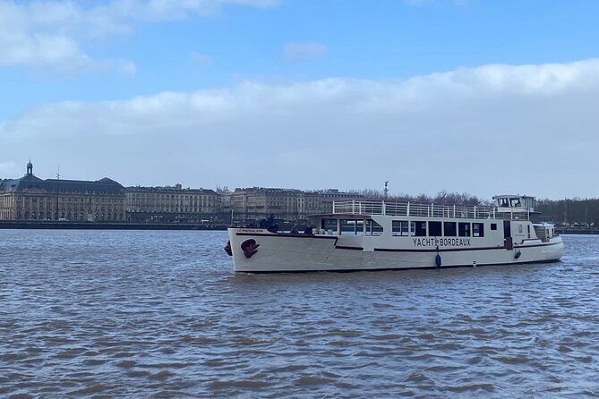 Prestige Commented Cruise glass of wine and Canelé in Bordeaux - The Boarding Point and Accessibility