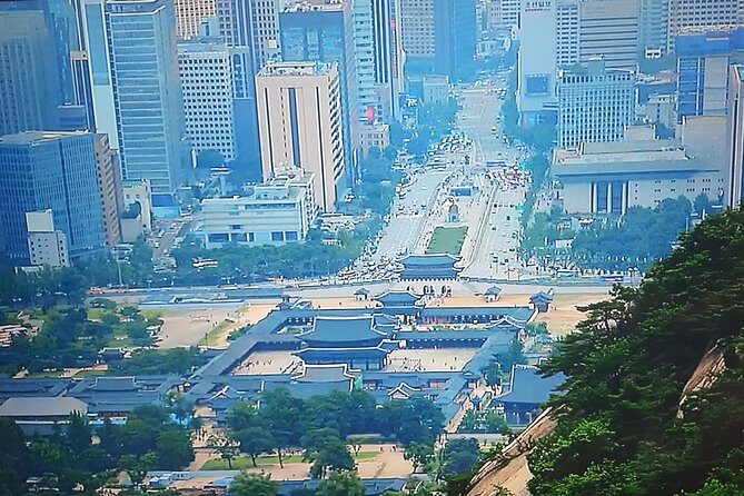 Primary and Main Royal Palace, Gyeongbokgung palace and its vicinity - FAQs
