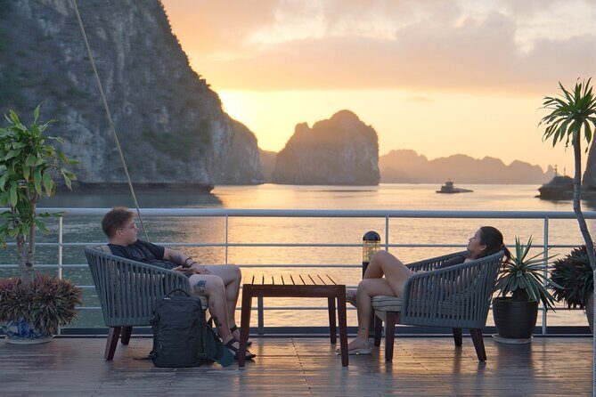 Private 1 Day Tour in Ha Long Bay with Private Cruise or Group - Visualizing the Experience