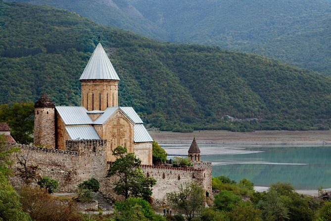 Private 1-Day Tour to Kazbegi & Gergeti Trinity Church - Who Should Consider This Tour?