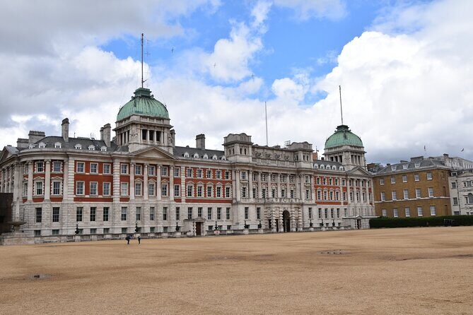 Private 2.5 Hour Taxi Tour of London - London's Greatest Bits! - The Sum Up