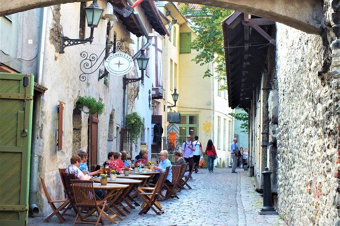Private 2.5-Hour Tour of Tallinn Old Town in a Spacious Mercedes Minivan - Practical Details and Tips
