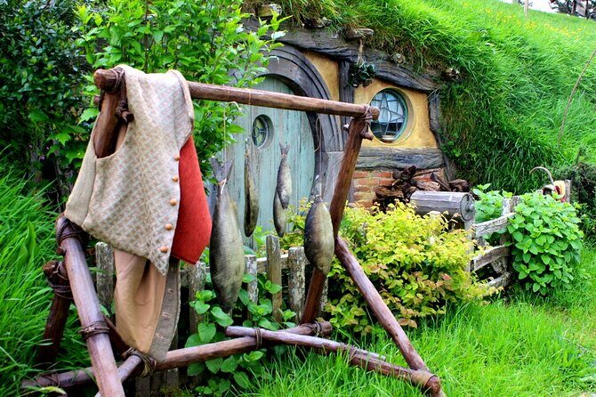 Private 2 Day Tour: Hobbiton, Waitomo, Rotorua Geothermal & Hamilton Gardens - The Value of This Tour