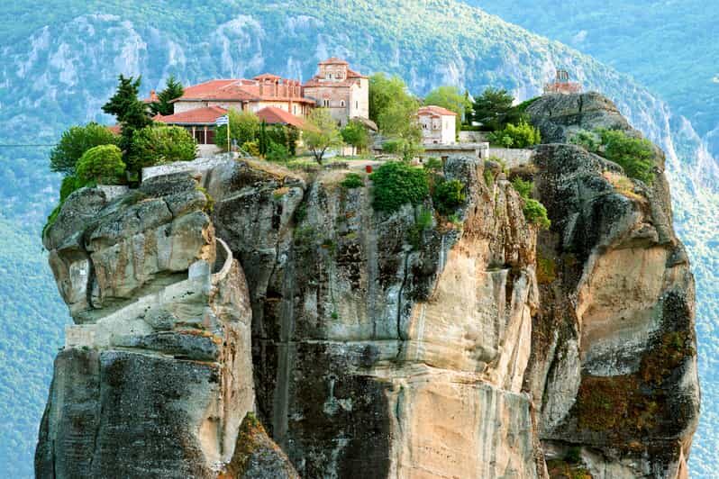 Private 2-Day Tour to Delphi & Meteora from Athens - Delphi: The Sacred Ruins and the Oracle