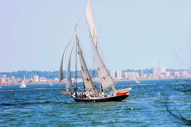 Private 2-Hour Beginner Power Boating Course In Mumbai Harbor - Practical Tips for Participants