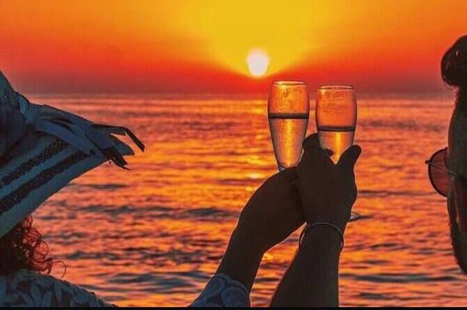Private 2Hour Champagne Scenic Sunset cruise - Key Points