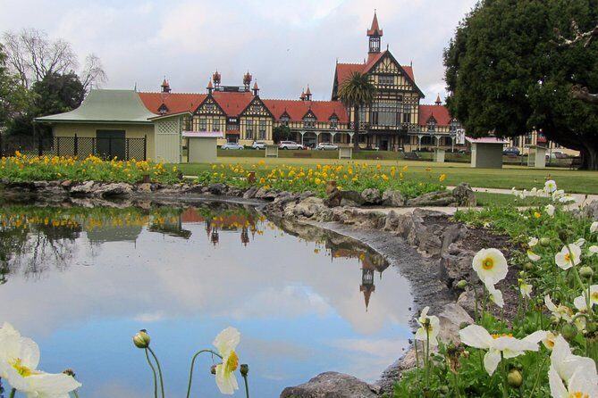 Private 3 Days Tour From Auckland: Hobbiton, Hamilton, Rotorua & Waitomo Caves - A Close Look at the Itinerary and What Makes It Special