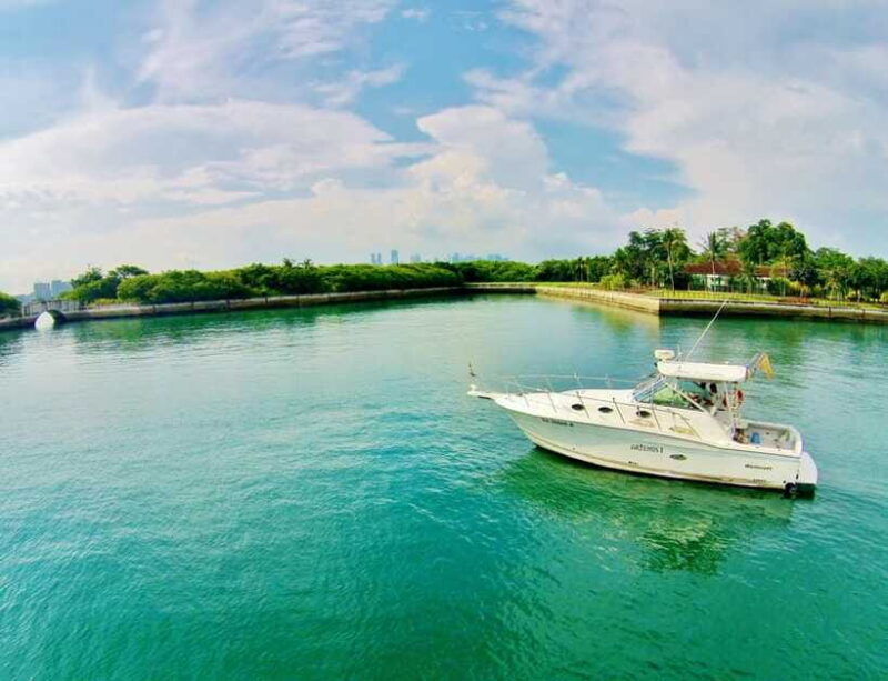 Private 34ft Yacht Charter to Lazarus Island - The Experience Provider: Wanderlust Adventures