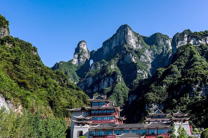 Private 4-Day Zhangjiajie Package Tour Including Lunch - Key Points