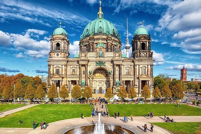 Private 4-hour walking tour of Berlin with official tour guide - FAQ