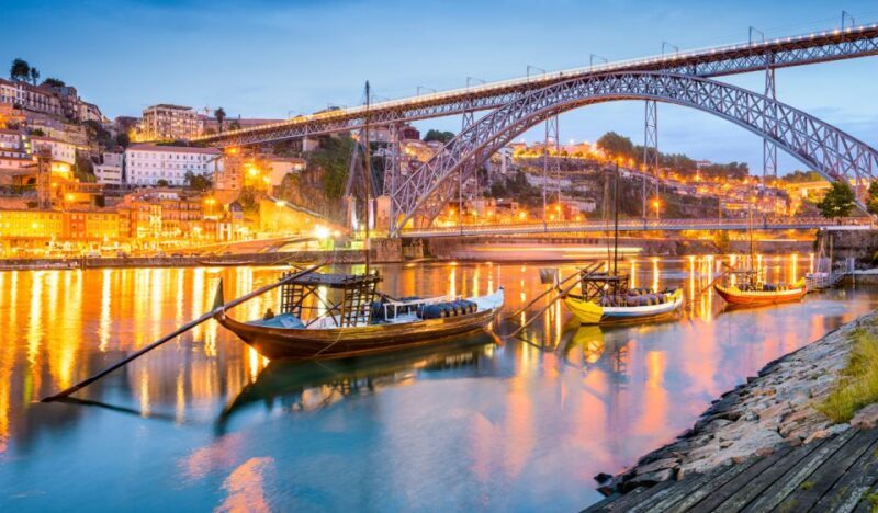 Private 4 hours tour of the "Main Monuments" in Oporto - Private 4 hours tour of the "Main Monuments" in Oporto