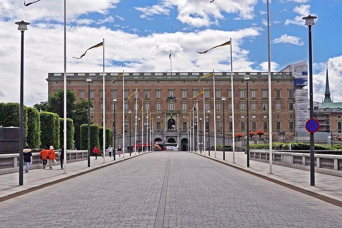 Private 4h VIP city tour by limousine car and guide in Stockholm - Frequently Asked Questions