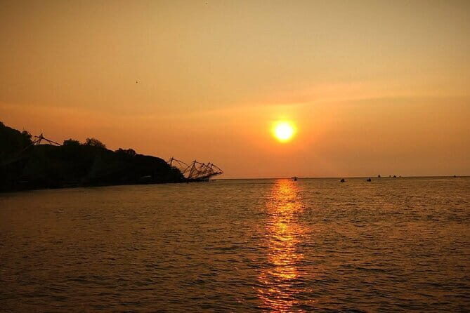 Private 7-Day Kerala Tour with Houseboat Cruise from Mumbai with 2-Way Flights - The Magic of the Backwaters: A Houseboat Experience