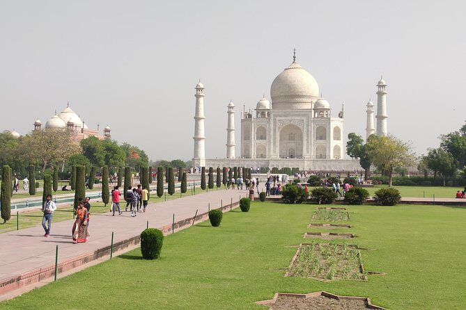 Private Agra Same Day Taj Mahal tour by AC Car from Delhi - The Journey Begins: From Delhi to Agra