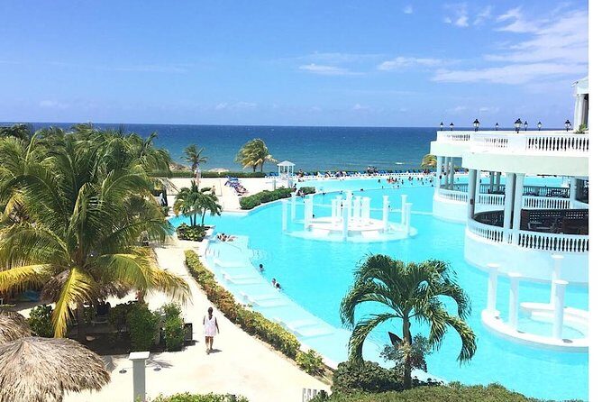 Private Airport Transfer to Lady Hamilton and Grand Palladium - FAQ