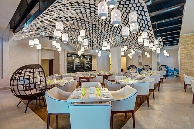 Private Airport Transfer to Royalton Blue Water Resort - Introduction: First Impressions Matter