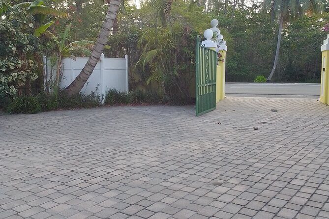 Private Airport Transfers Bahamar, Paradise Isld Airbnbs, Nassau. - FAQs