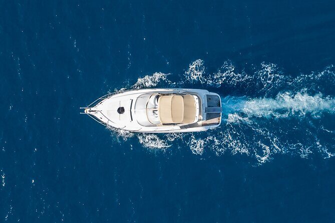 Private all included yacht Tour in Santorini - FAQ