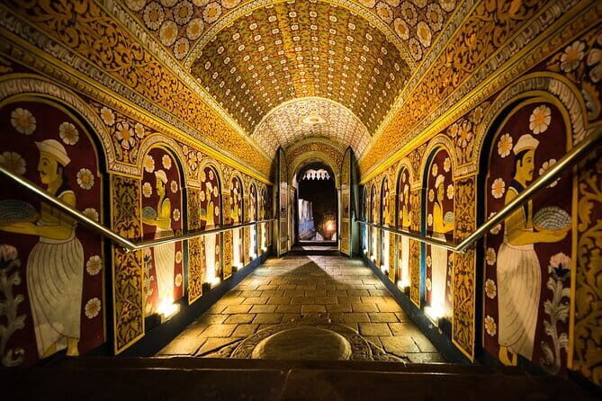 Private All Inclusive Day Tour to Kandy from Colombo and Negombo - Key Points