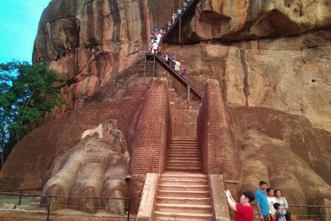 Private all inclusive Day trip Sigiriya Lion rock and Dambulla Cave temple - Key Points