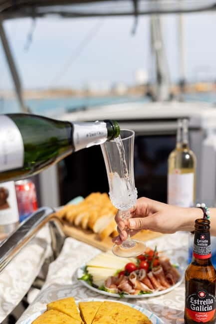 Private and exclusive sailboat in the Bay of Palma and surroundings - What to Expect on Your Mallorca Sailboat Trip