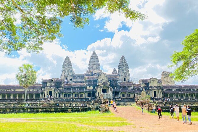 Private Angkor Wat and Lost Temple Jungle Tour - Transportation and Tour Format