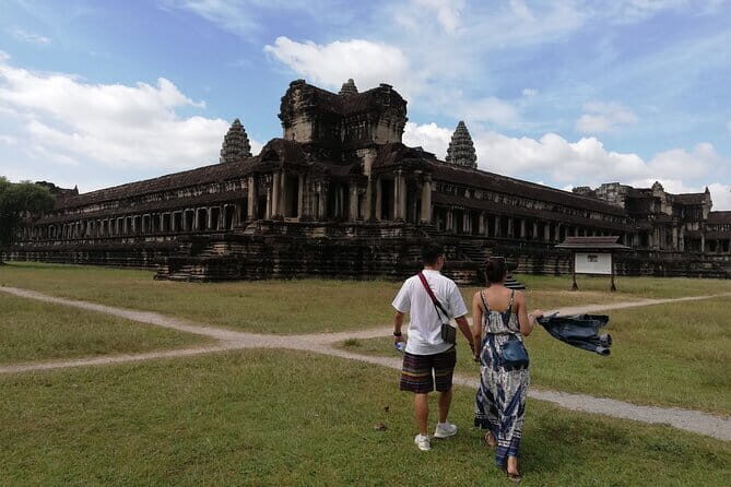 Private Angkor Wat Sunrise Guide Tour include Breakfast and Snack - A Relaxed Reflection and Return