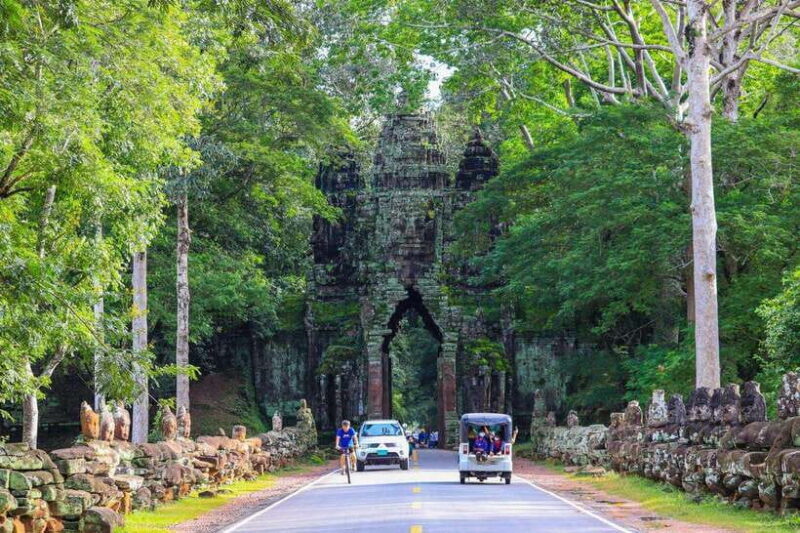 Private Angkor Wat Sunrise Tour with Breakfast and Snack - The Experience: A Deep Dive into the Tour