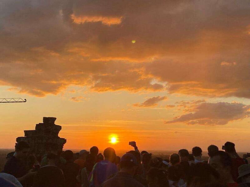 Private Angkor Wat Sunset Tour with Lunch and Snack Included - Key Points