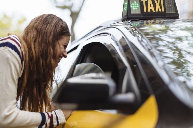 Private Arrival Transfers From Barcelona Airport to Sitges City Center - What to Expect from Your Transfer Experience