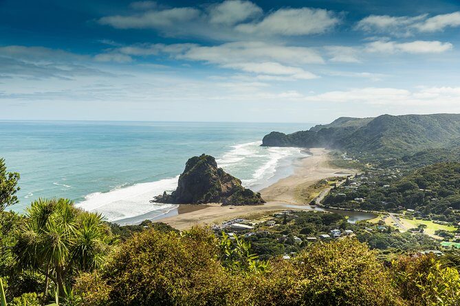 Private Auckland Luxury Tour - Ascending Mount Eden for Panoramic Views
