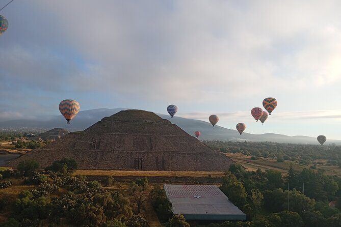 Private Balloon Over The Pyramids for Couples - Key Points