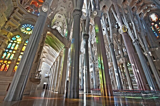 Private Barcelona Bike Highlights & Sagrada Familia - Key Points