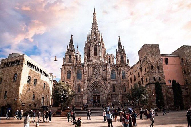 Private Barcelona Walking Tour & Wine Tasting + Tapas Dinner - Authenticity and Personal Touches