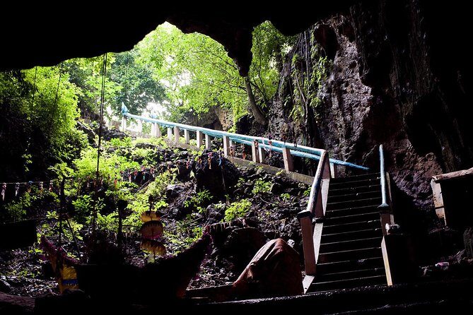 Private Battambang Full-Day Guided Tour - First Stop: Ta Dumbong Kro Aung Statue