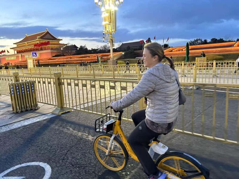 Private Beijing Bike Tour with Hutong Food Tasting Spree - Exploring Beijing by Bike: An Authentic Nighttime Journey