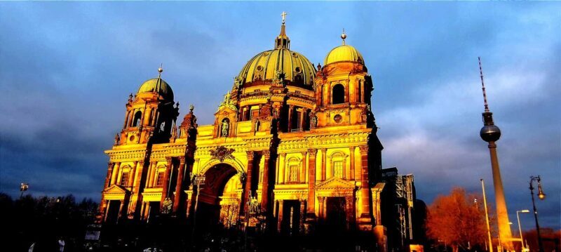 Private Berlin by Evening/Night Minivan, Driver aand Guide - Exploring Berlin at Night: A Detailed Look at the Private Evening/Night Minivan Tour