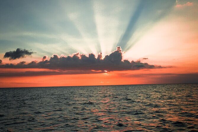 Private Boat and Fireworks Cruise in Waikiki - An in-depth look at the tour