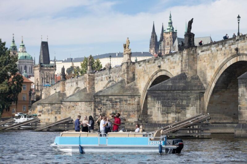 Private Boat Cruise With Unlimited Prosecco - Key Points