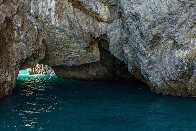 Private Boat Experience: Experience the Sea of Capri at its best 4 hours - Key Points
