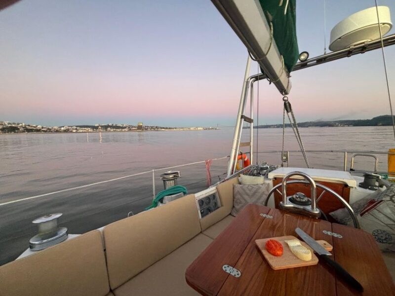 Private Boat Night Tour - Lisbon - FAQ
