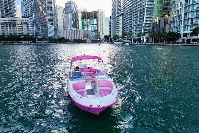 Private Boat Rental in Miami for 10 People - Key Points