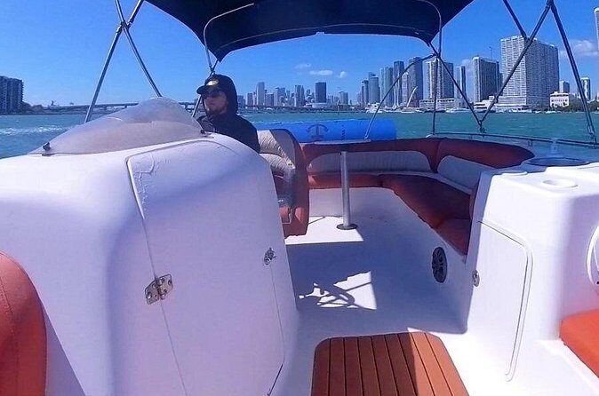 Private Boat Rental in Miami for 10 People - FAQ